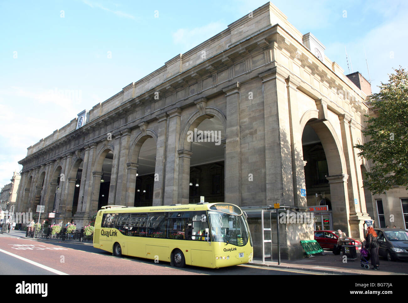 Newcastle railway station hi-res stock photography and images - Alamy