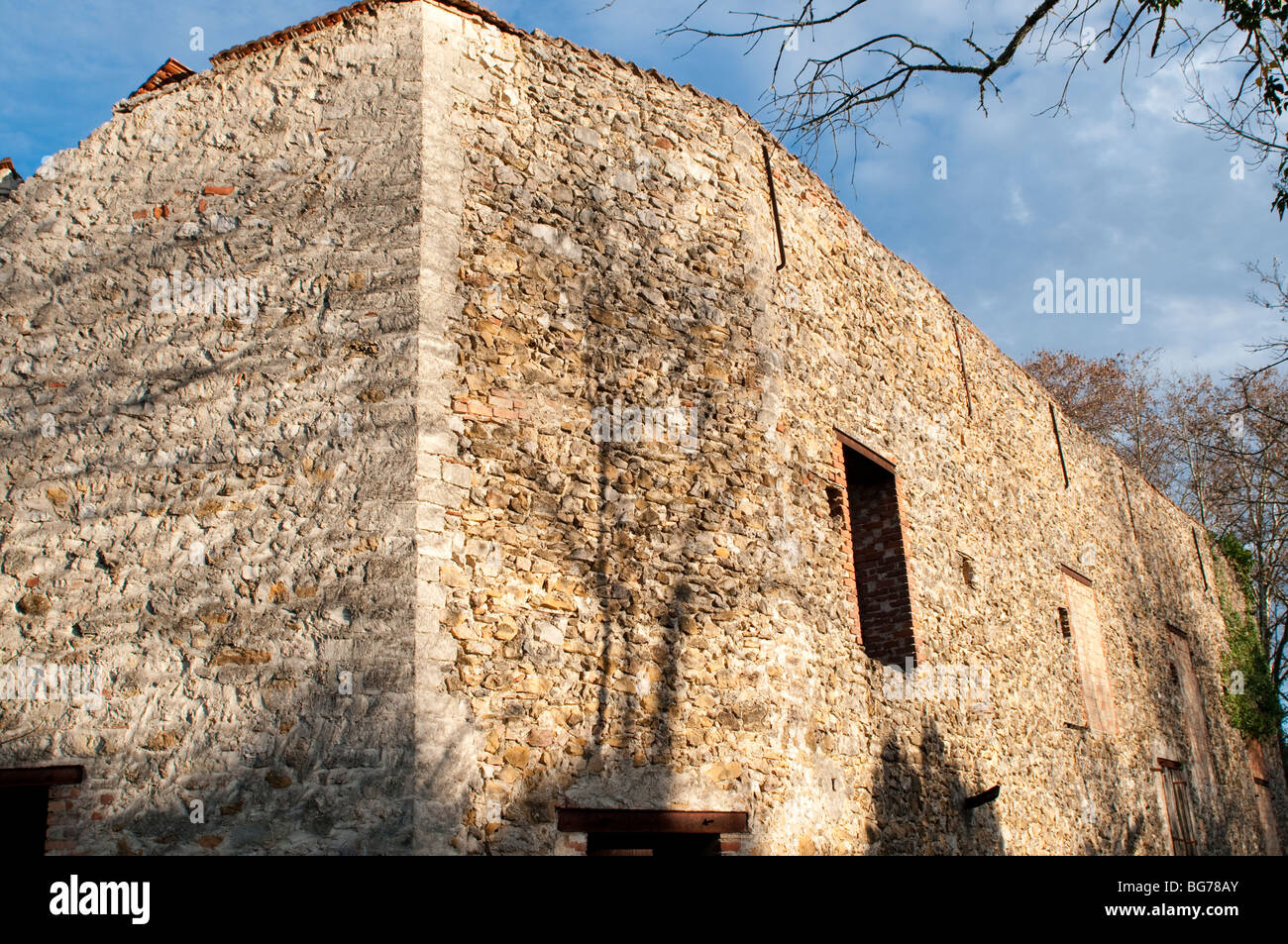 Old factory building france hi-res stock photography and images - Alamy