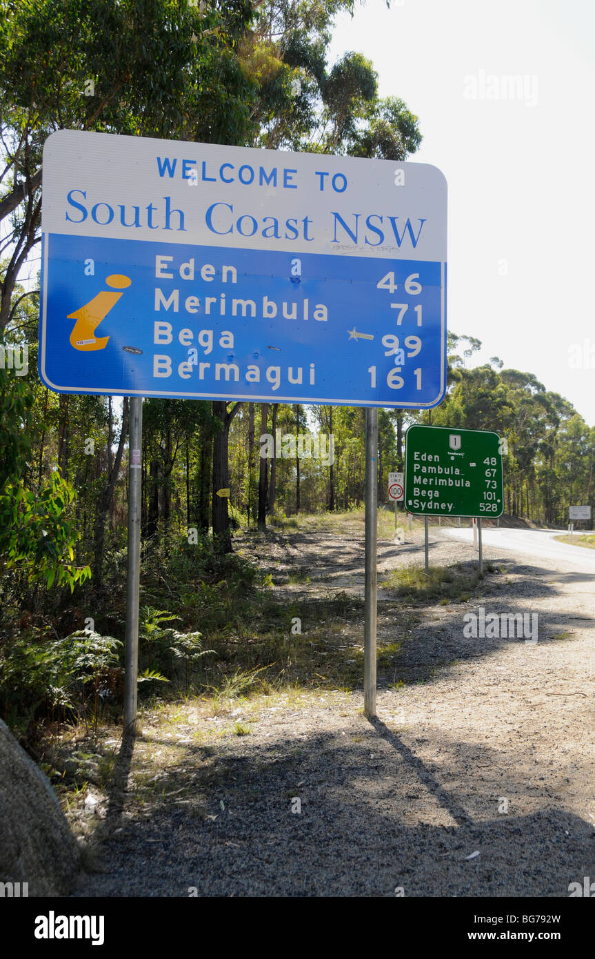 Cross border road sign on the Princess Highway in the State of Victoria ...