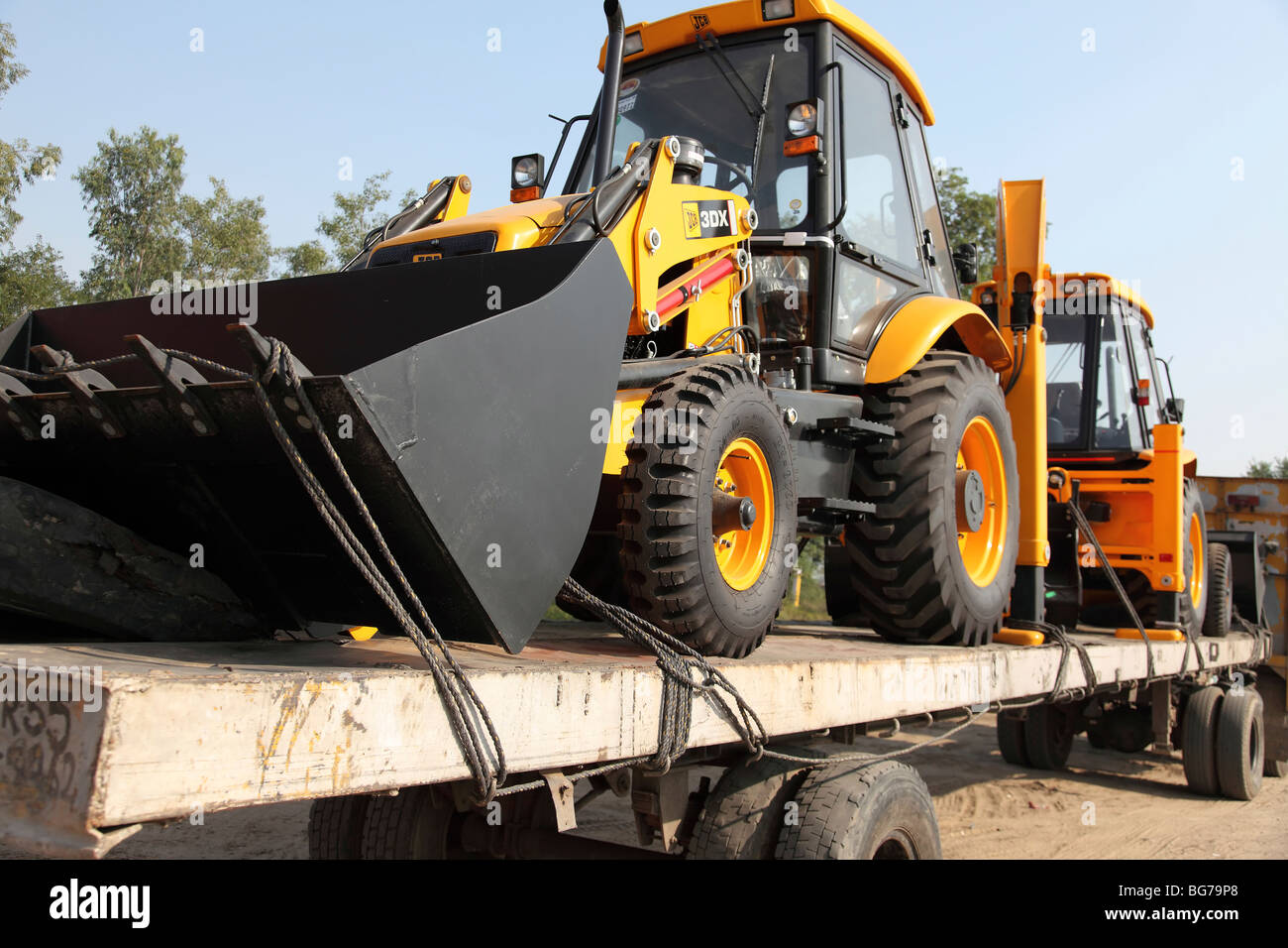 Heavy machinery moving earth hi-res stock photography and images - Alamy