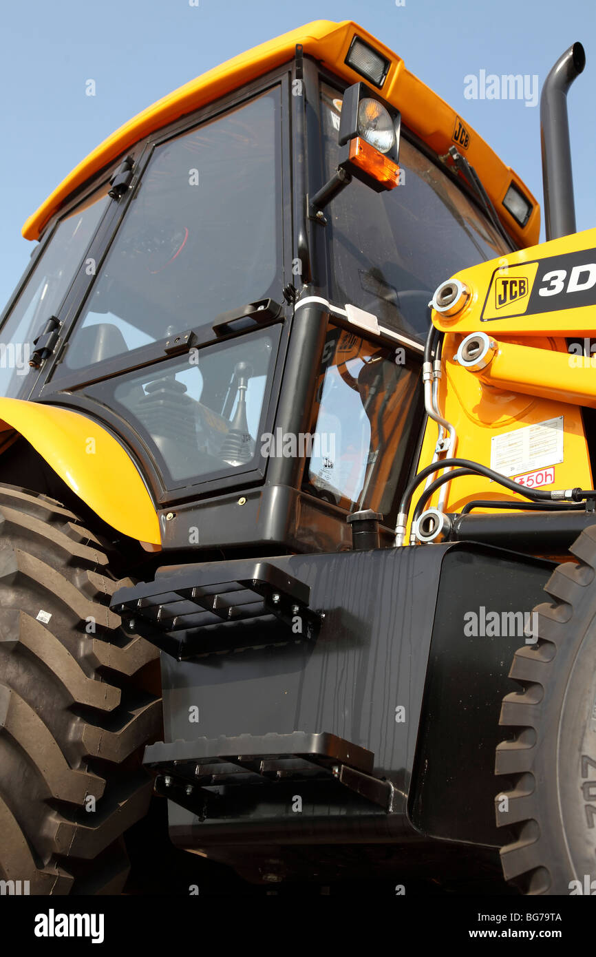 Heavy machinery moving earth hi-res stock photography and images - Alamy