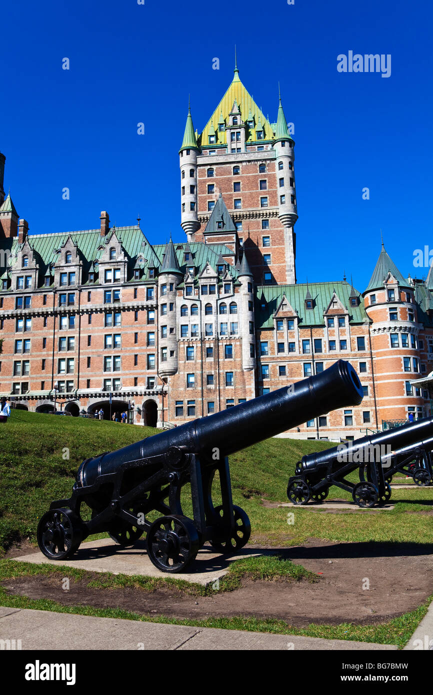 Chateau frontenac fall hi-res stock photography and images - Alamy