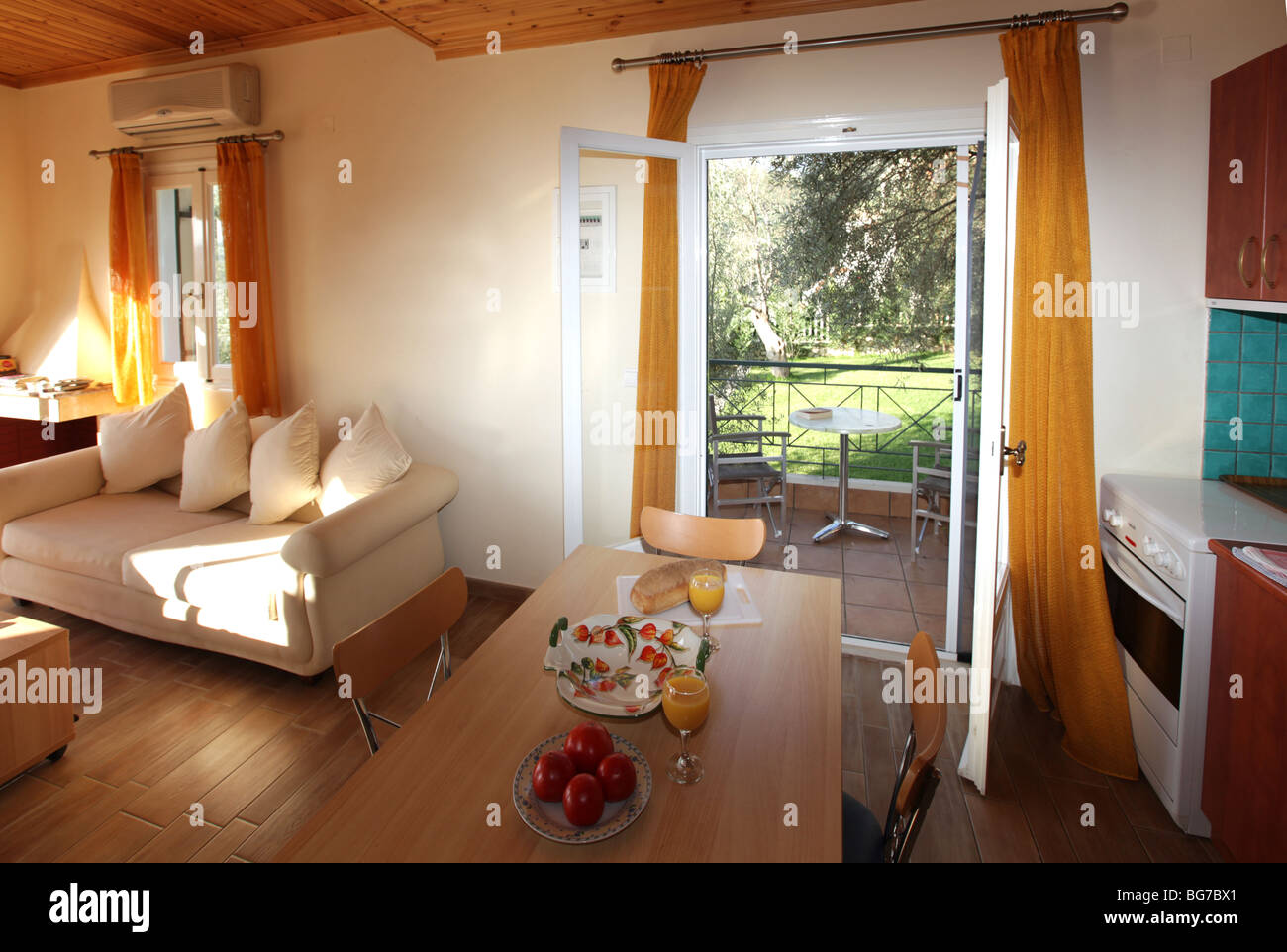 Villa house hi-res stock photography and images - Alamy