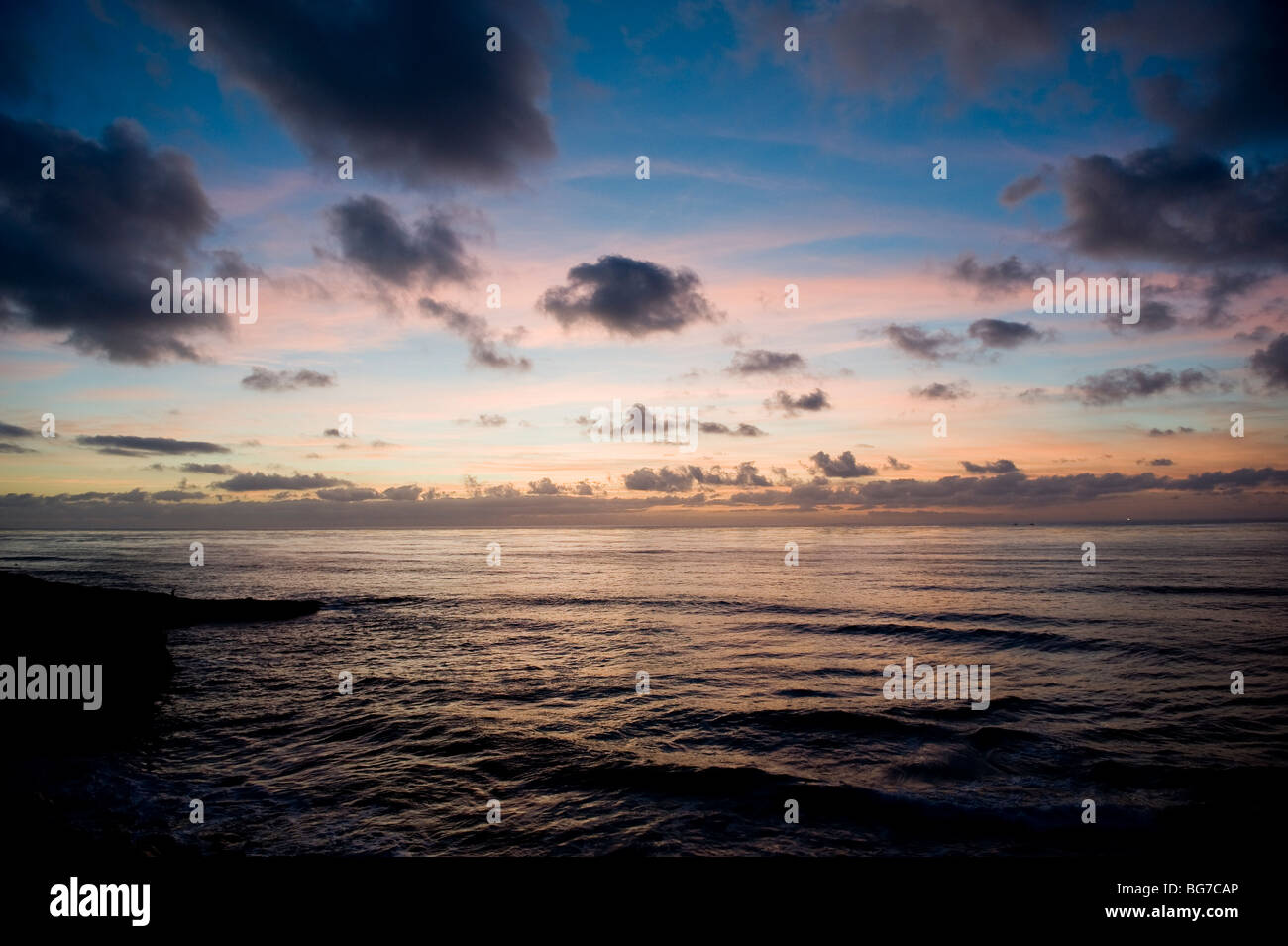 Pacific ocean skyline view hi-res stock photography and images - Alamy