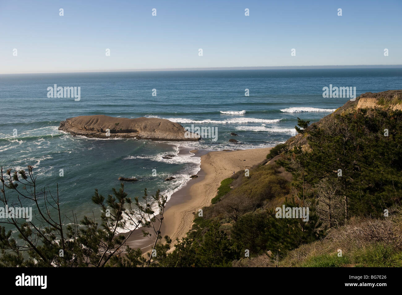 Cliffs and mountains hi-res stock photography and images - Alamy
