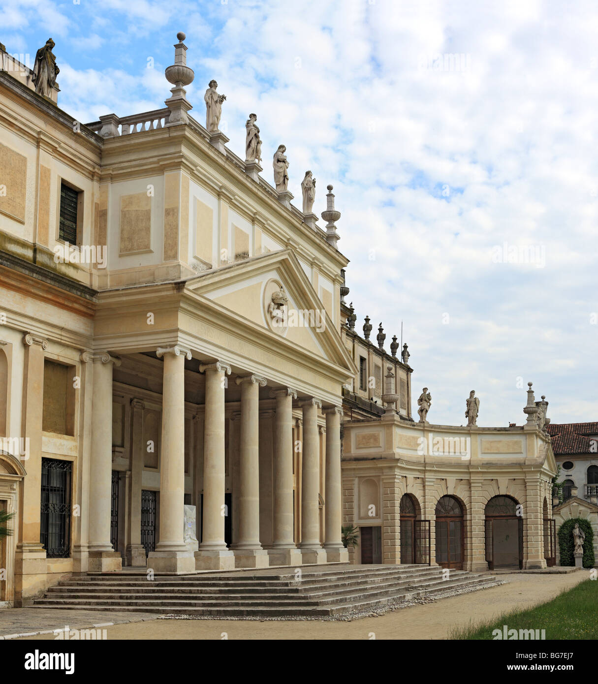 Baroque villa hi-res stock photography and images - Alamy