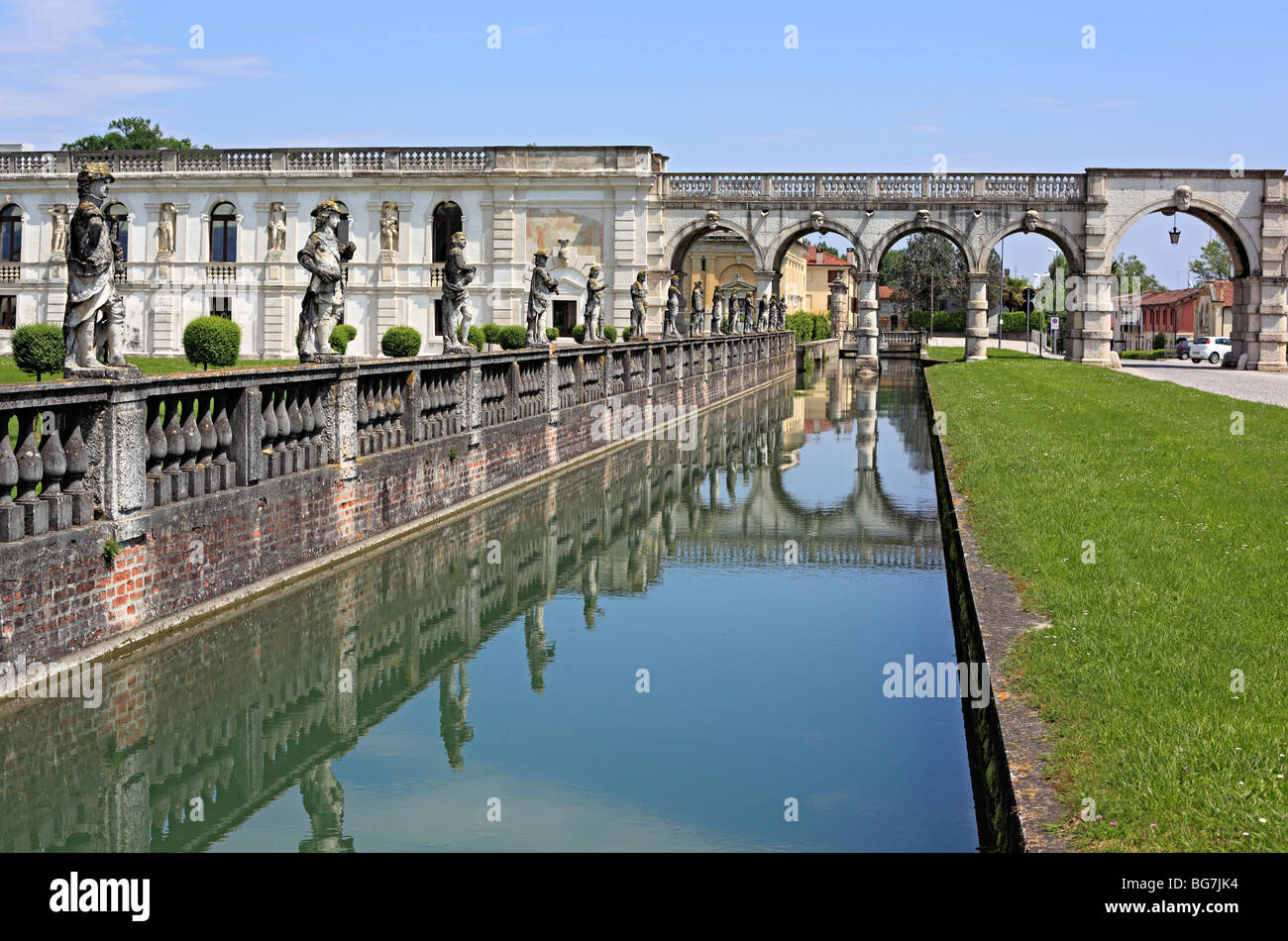 Villa contarini palladio piazzola sul hi-res stock photography and ...