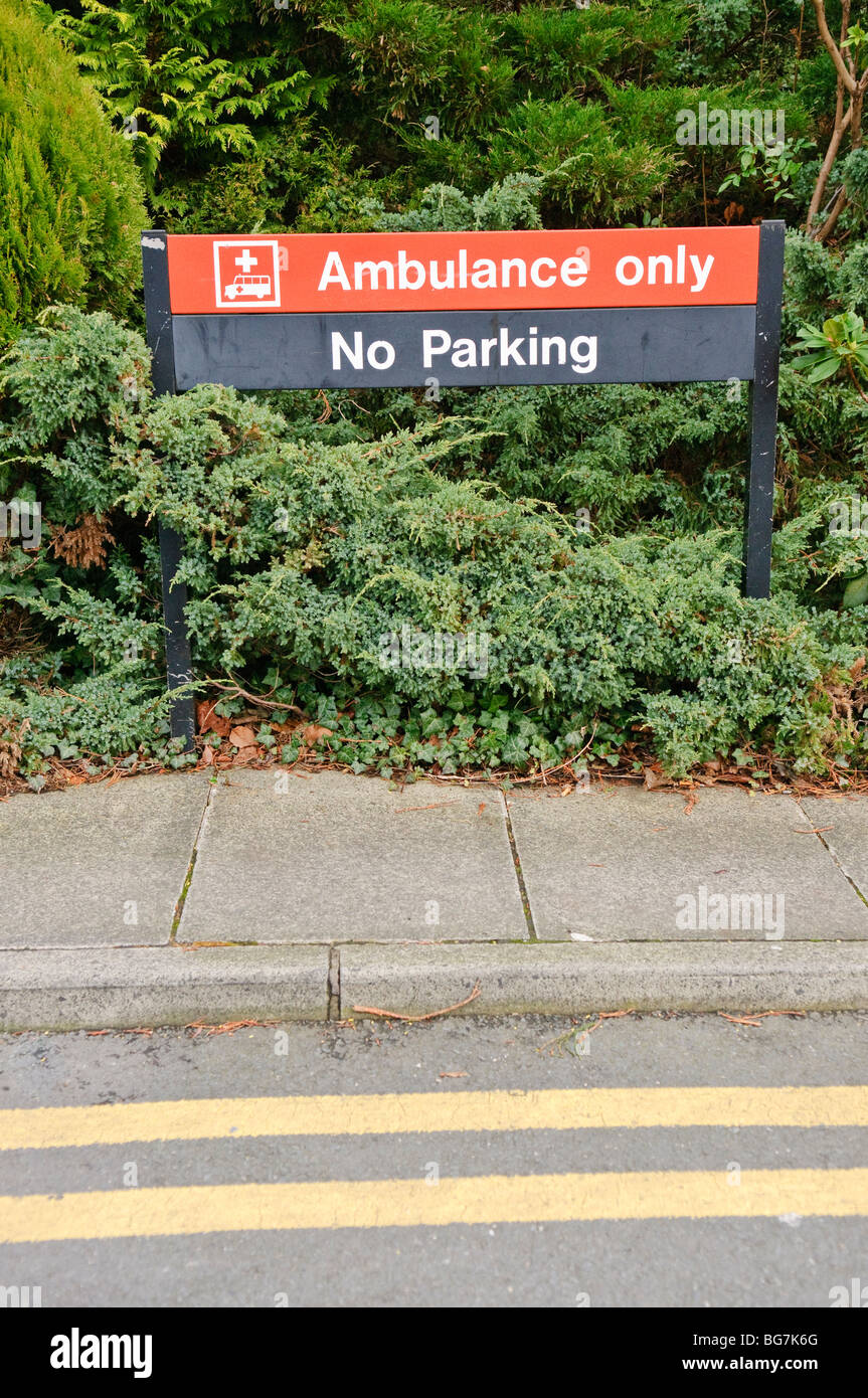 Parking for ambulances only hi-res stock photography and images - Alamy