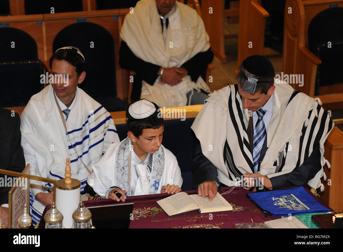 Jewish jew jews synagogue hi-res stock photography and images - Alamy