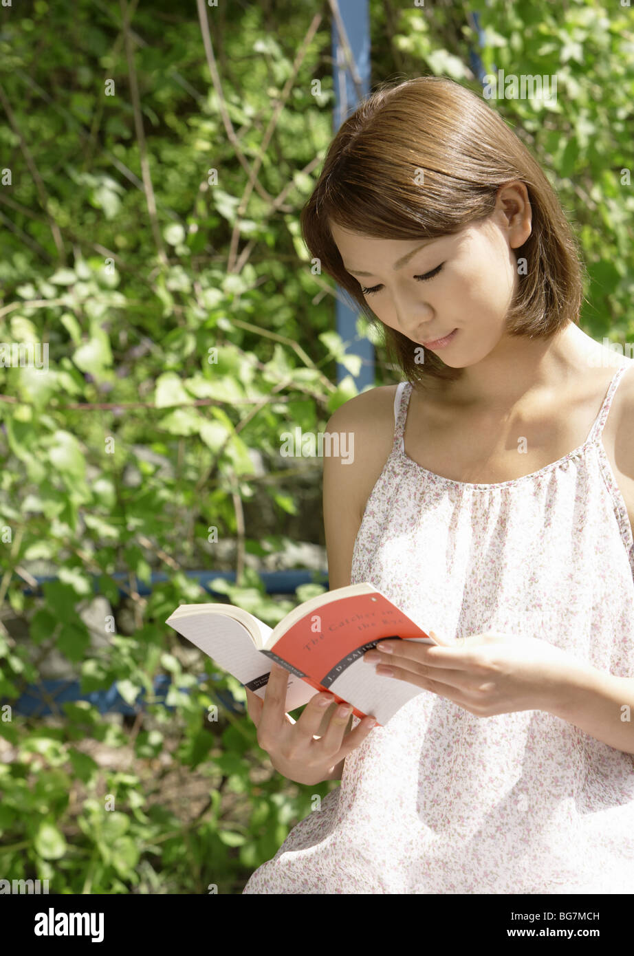 A young woman reading a book Stock Photo - Alamy