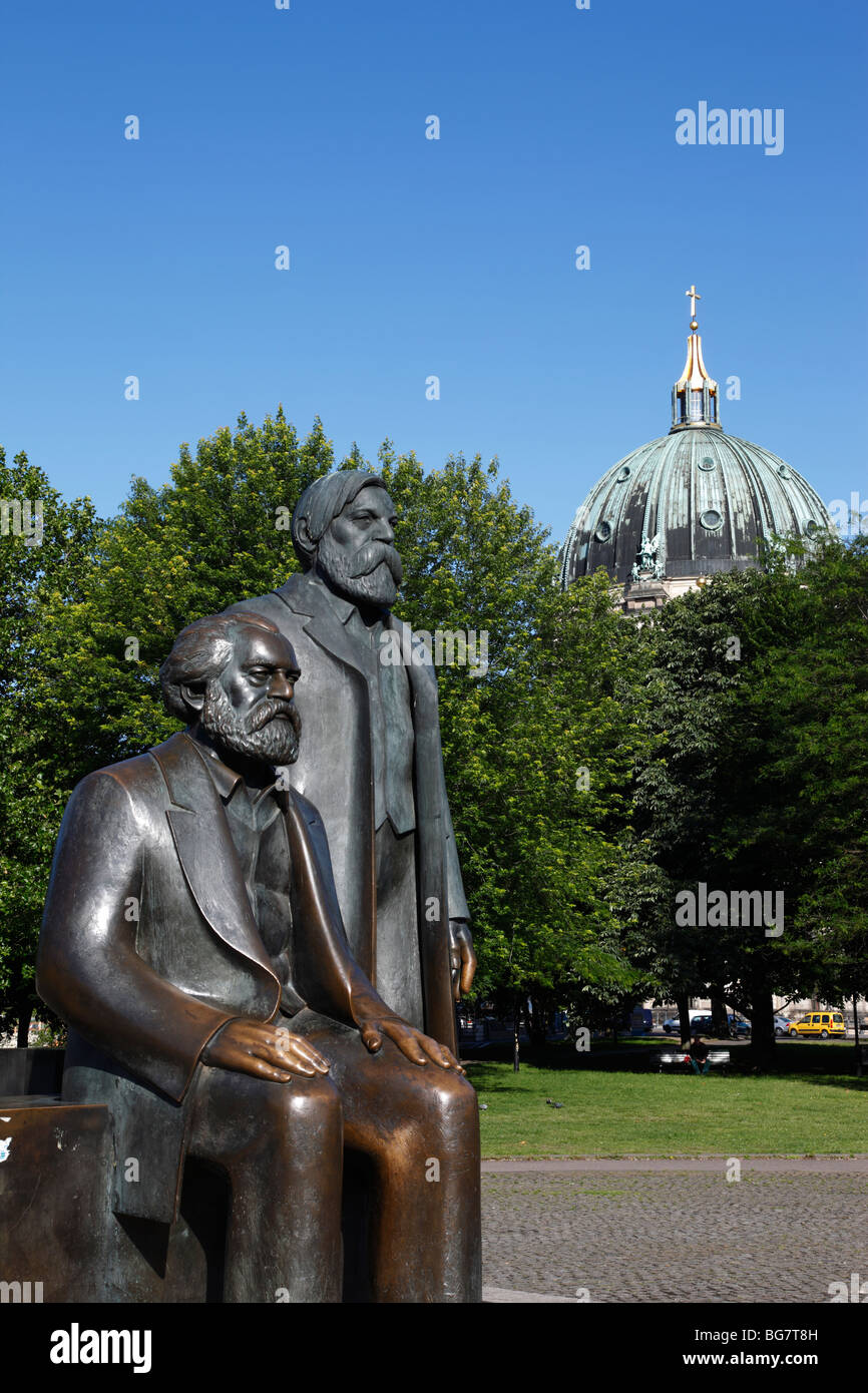 Berlin Statue Statues High Resolution Stock Photography and Images - Alamy