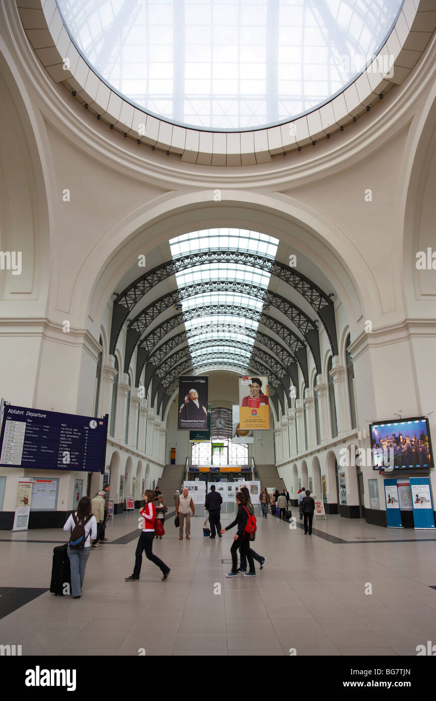 Dresden station interior germany hi-res stock photography and images ...