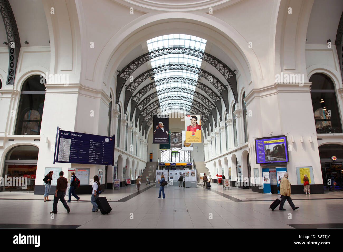 Germany, Saxony, Dresden, Central Railway Station, Hauptbahnhof ...