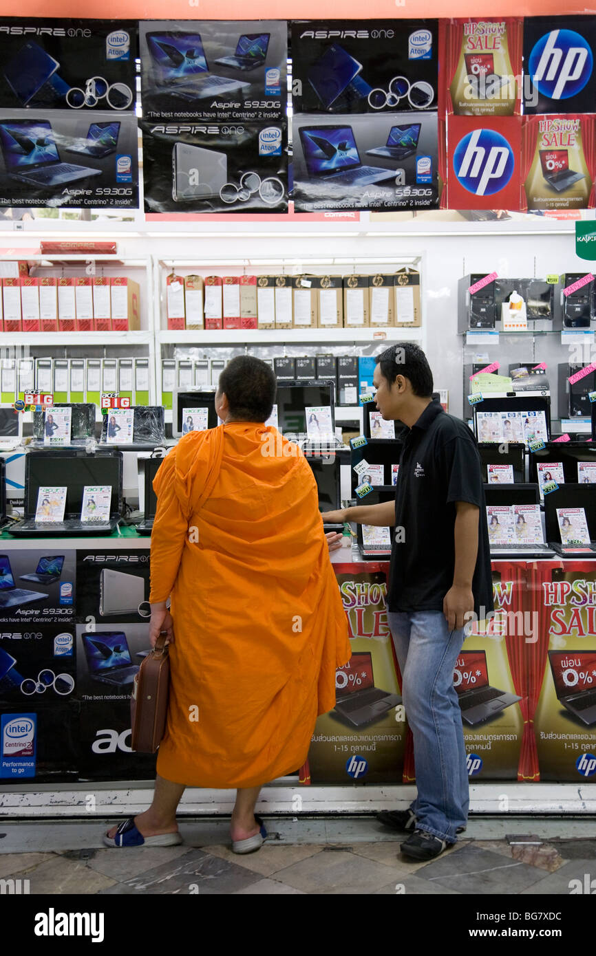 Monk with computer hi-res stock photography and images - Alamy