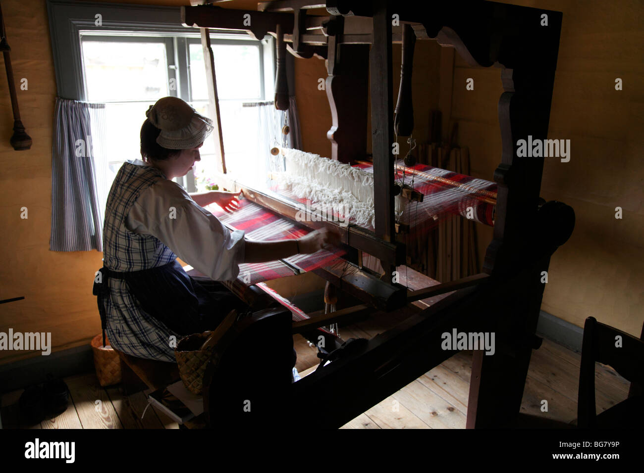 18th century weaving loom hi-res stock photography and images - Alamy