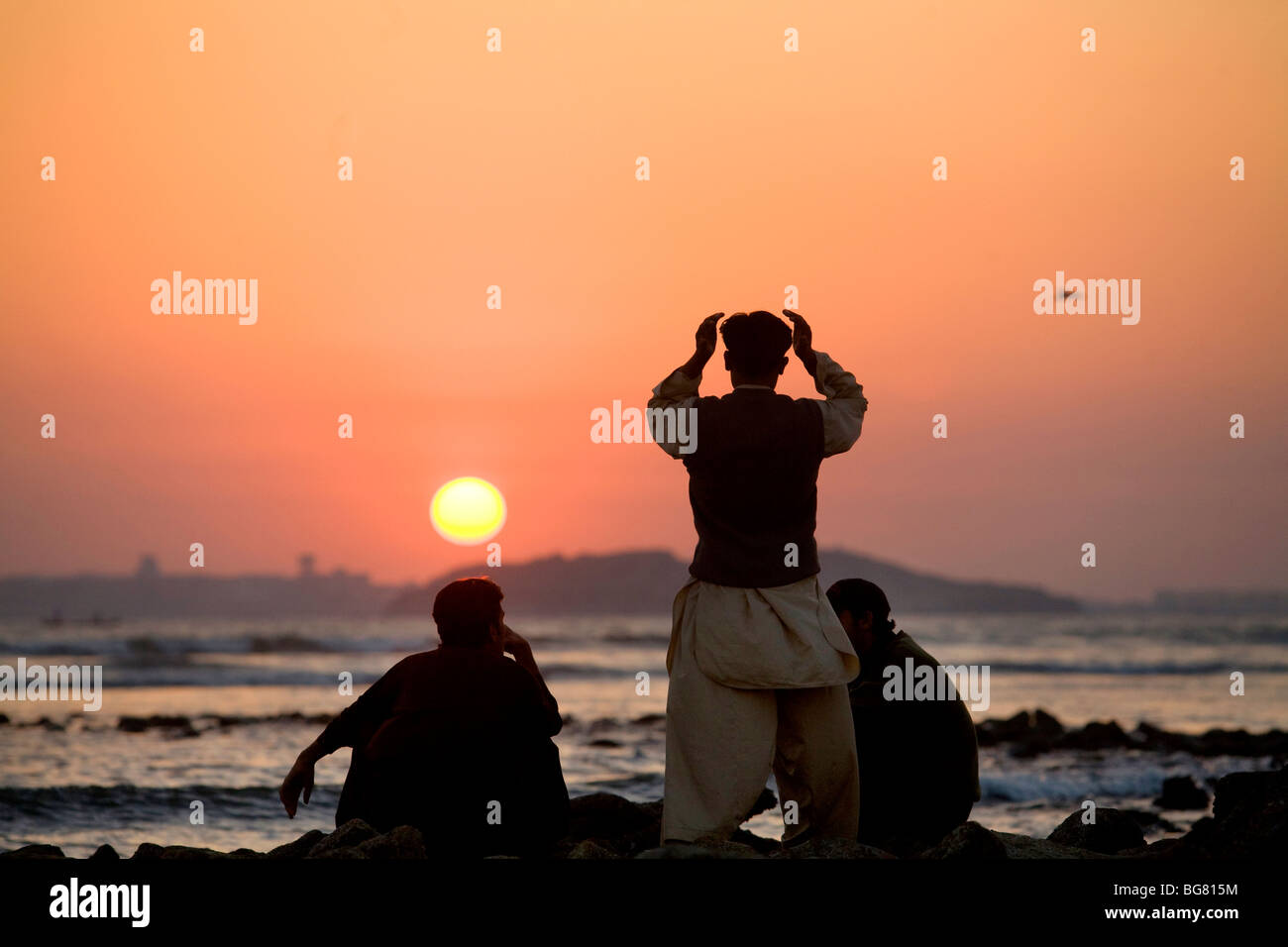 Karachi sunset hi-res stock photography and images - Alamy