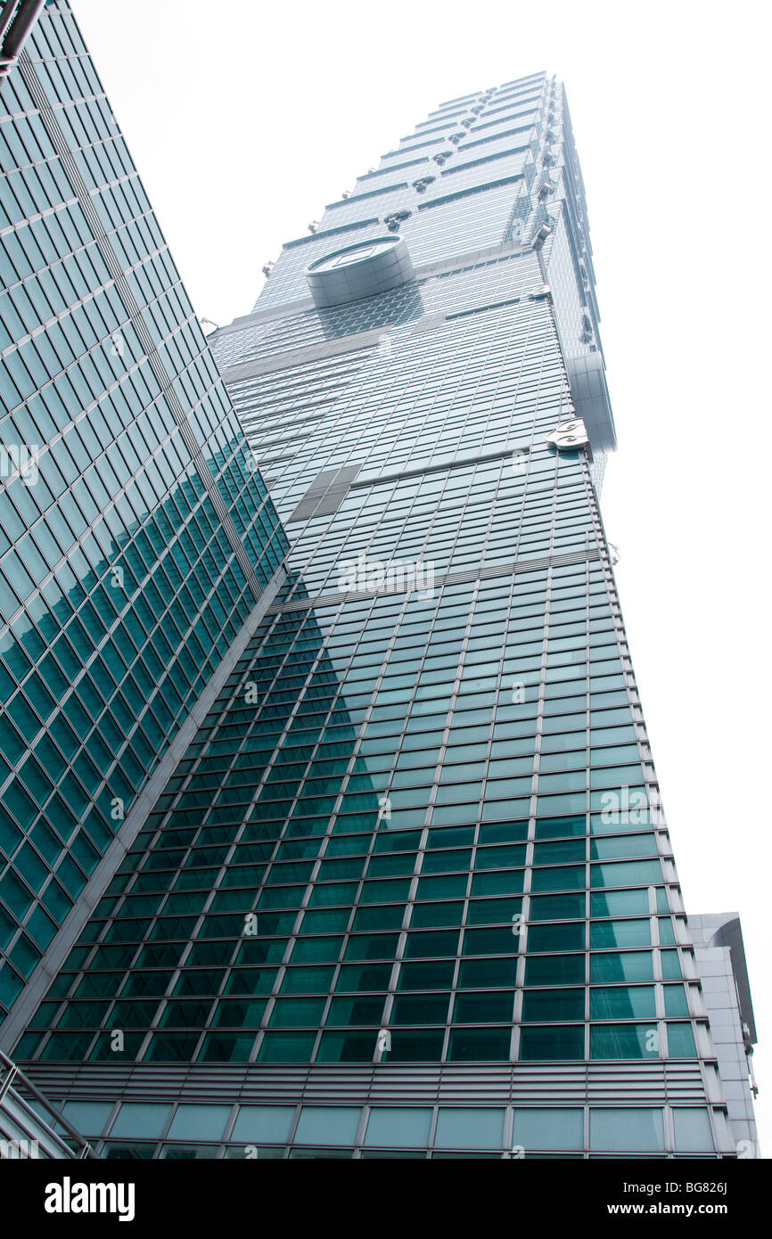 Taipei 101 building shopping mall hi-res stock photography and images ...