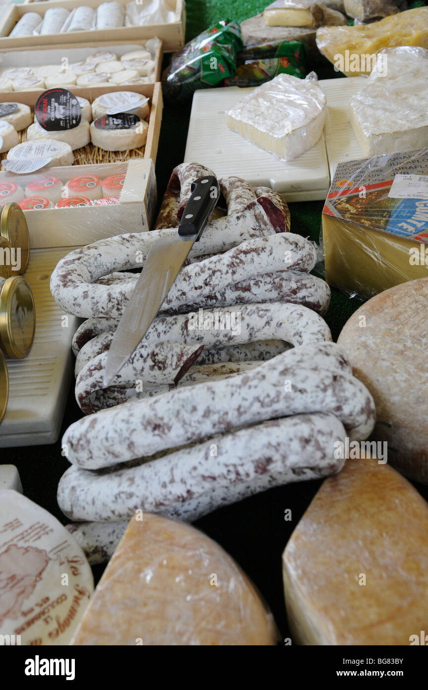 Paris cheese street market hi-res stock photography and images - Alamy
