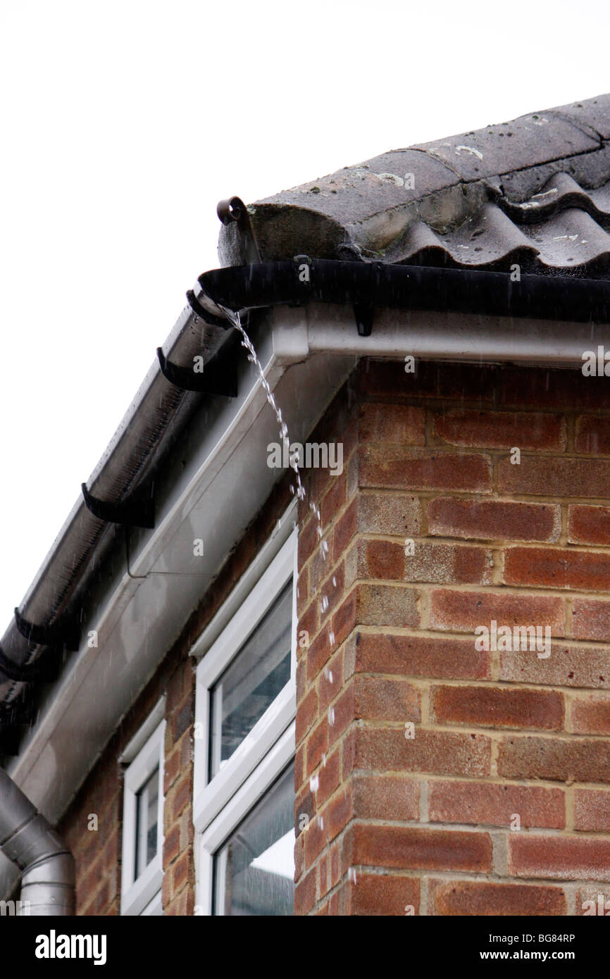Leaking gutter hi-res stock photography and images - Alamy