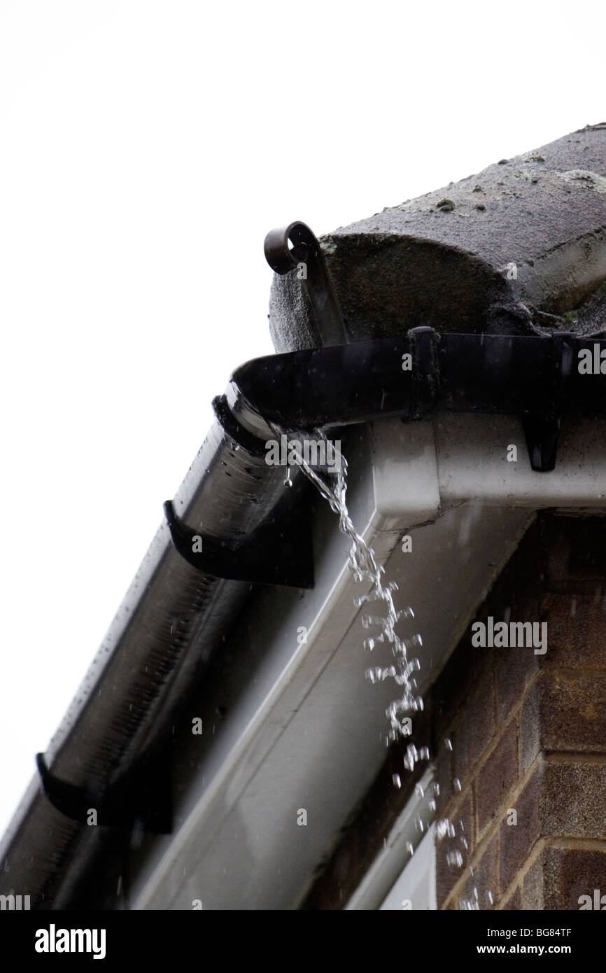 Leaking water damaged gutter hi-res stock photography and images - Alamy