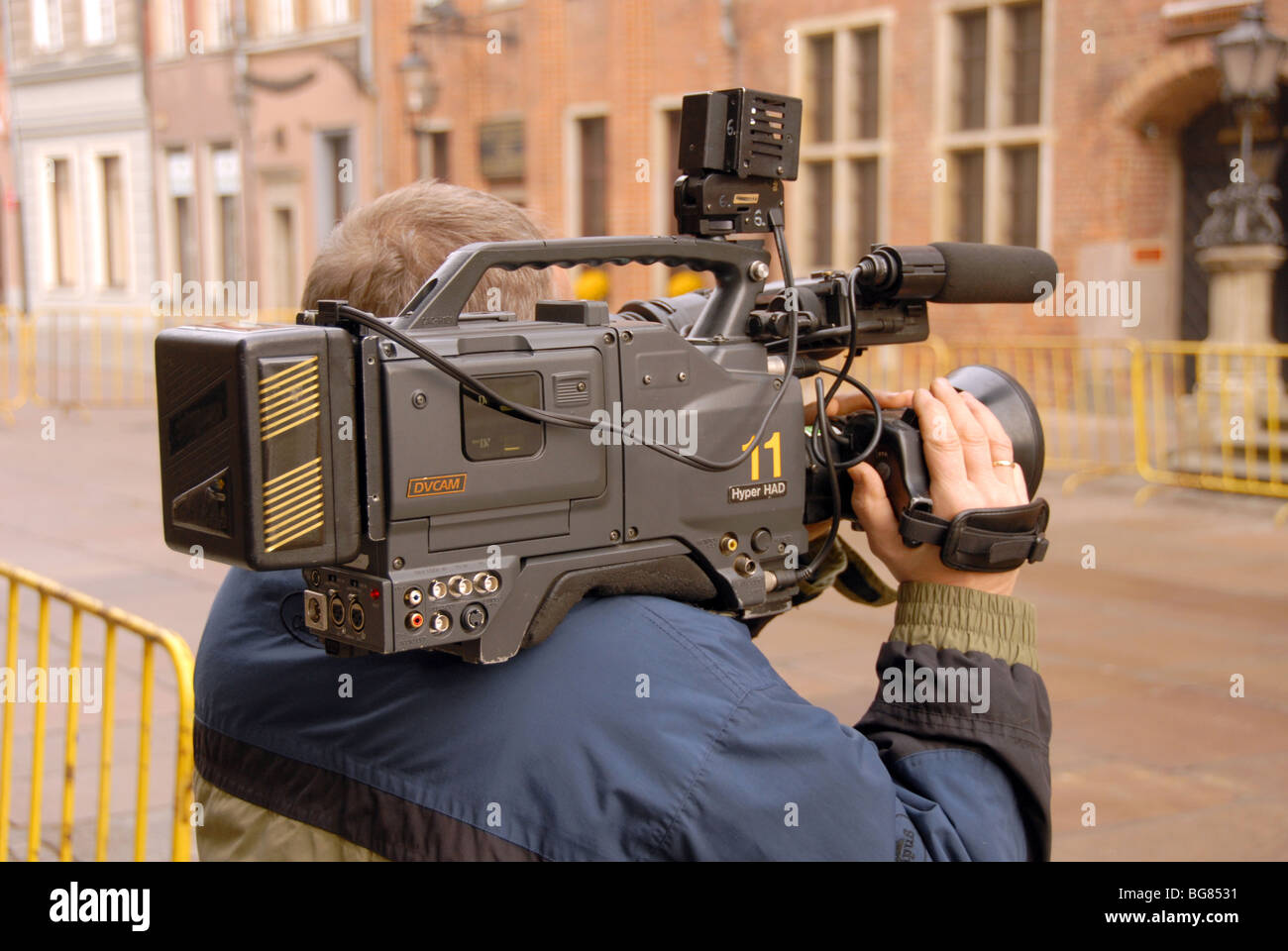 News cameraman hi-res stock photography and images - Alamy News cameraman hi-res stock photography and images - Alamy