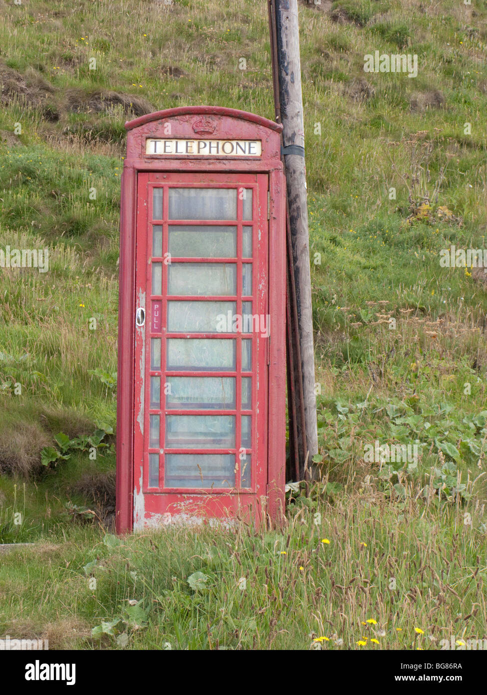 Old fashioned traditional GPO telephone box on Scottish hillside Stock ...