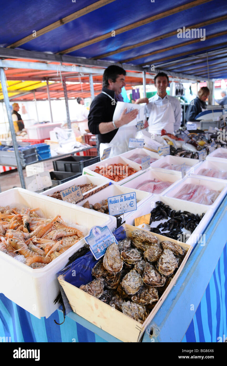 Paris street market seafood hi-res stock photography and images - Alamy