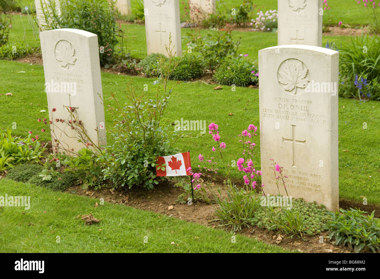 Flag canadian cemetery hi-res stock photography and images - Alamy