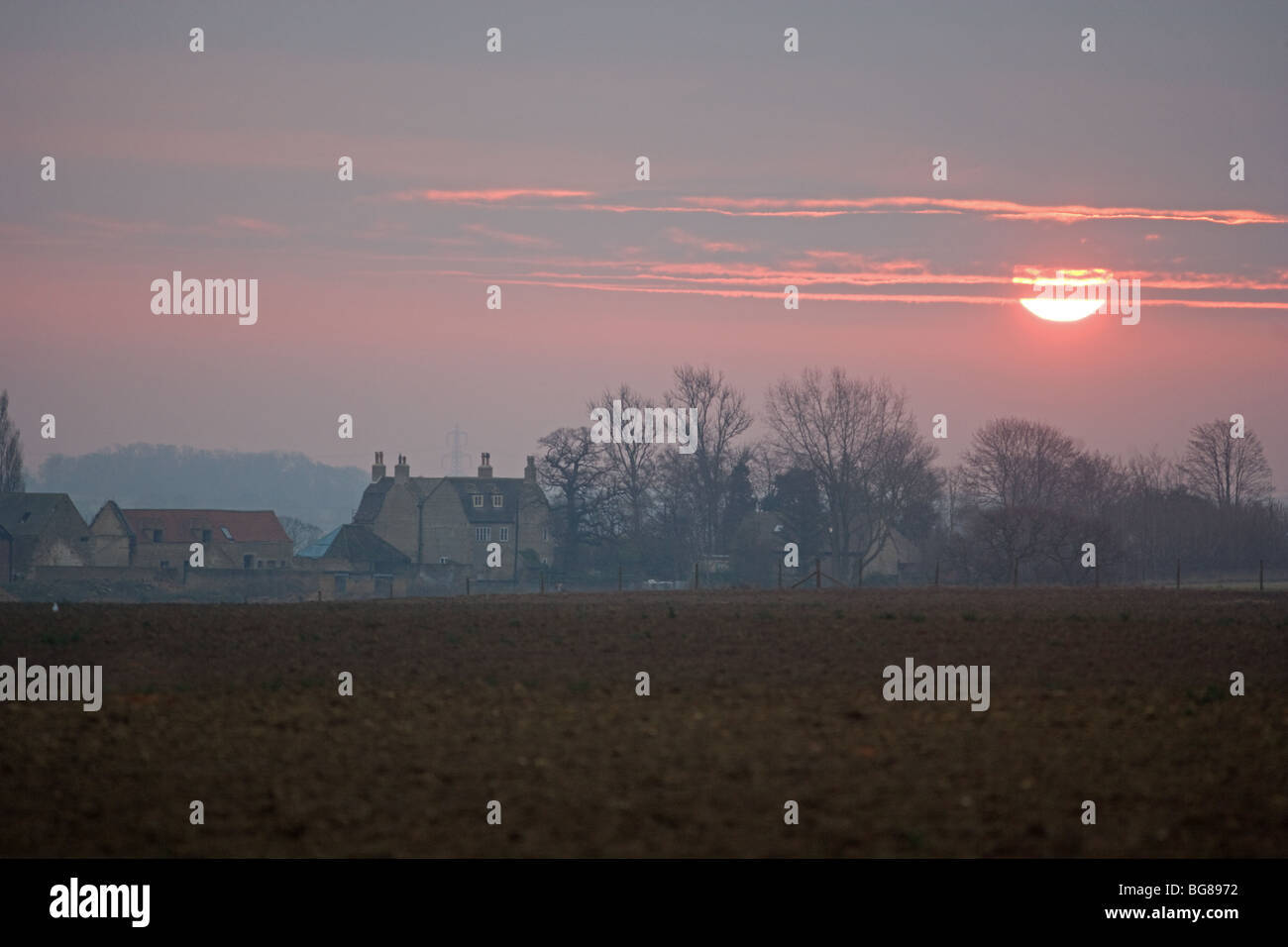 Farmland sunrise hi-res stock photography and images - Alamy