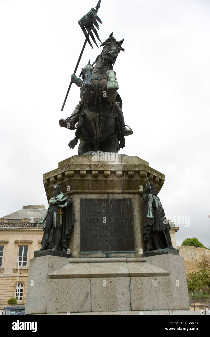 William the conqueror statue hi-res stock photography and images - Alamy