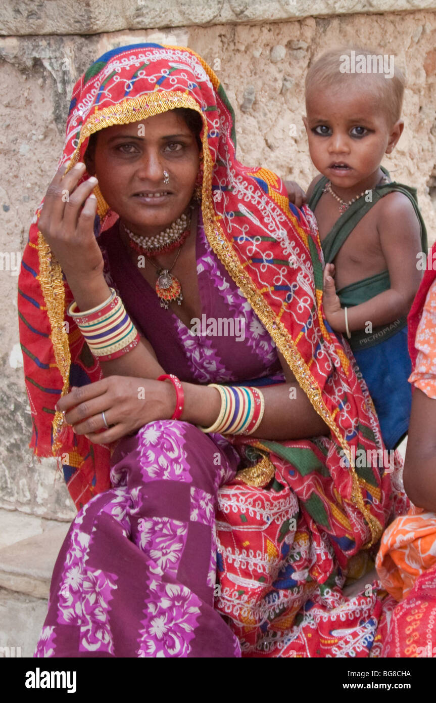 India mother child rajasthani hi-res stock photography and images - Alamy