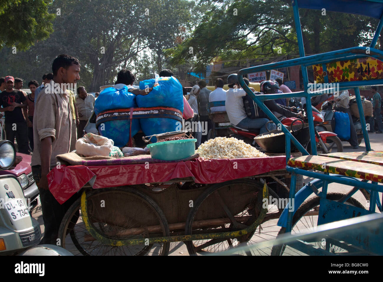 Man with Hand cart in Delhi Stock Photo - Alamy