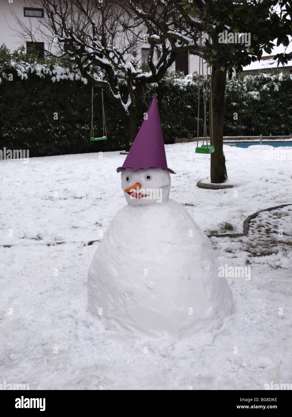 Snowman with carrot hi-res stock photography and images - Alamy