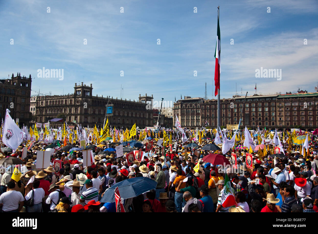 Zocalo main square of mexico city hi-res stock photography and images ...