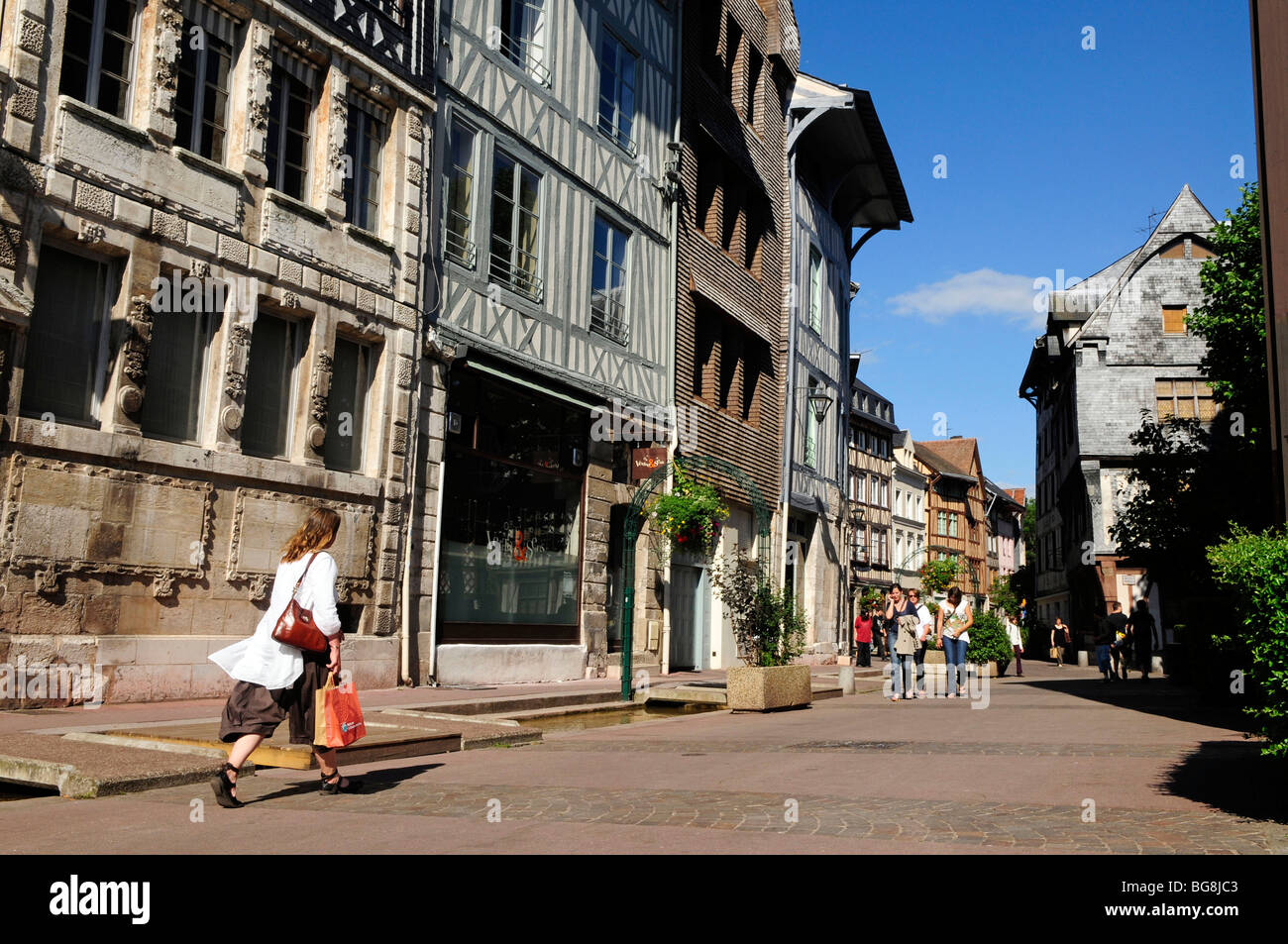 Rouen (76): "Rue Eau-de-Robec" street Stock Photo - Alamy