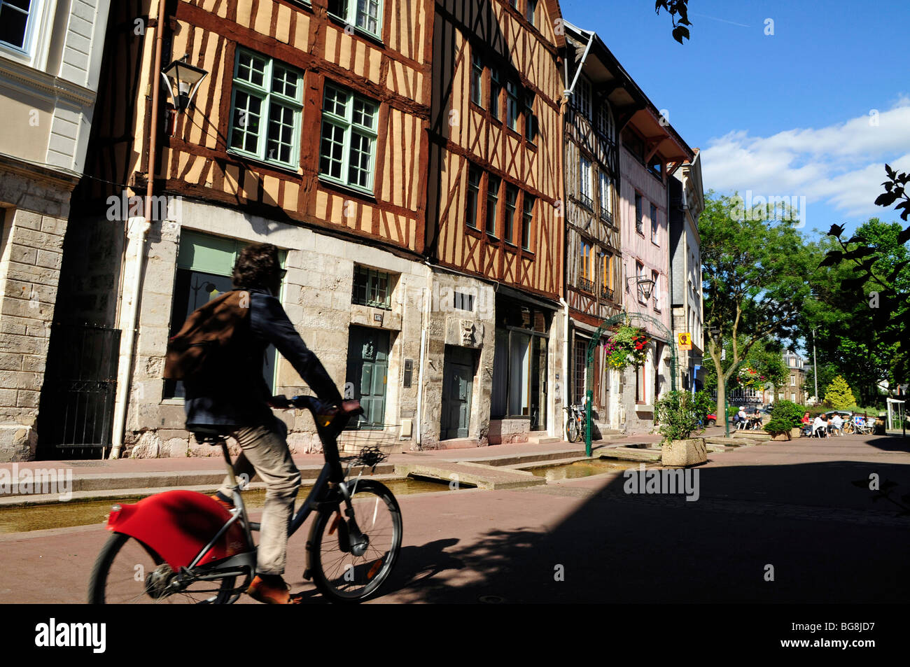 Rouen (76): "Rue Eau-de-Robec" street Stock Photo - Alamy