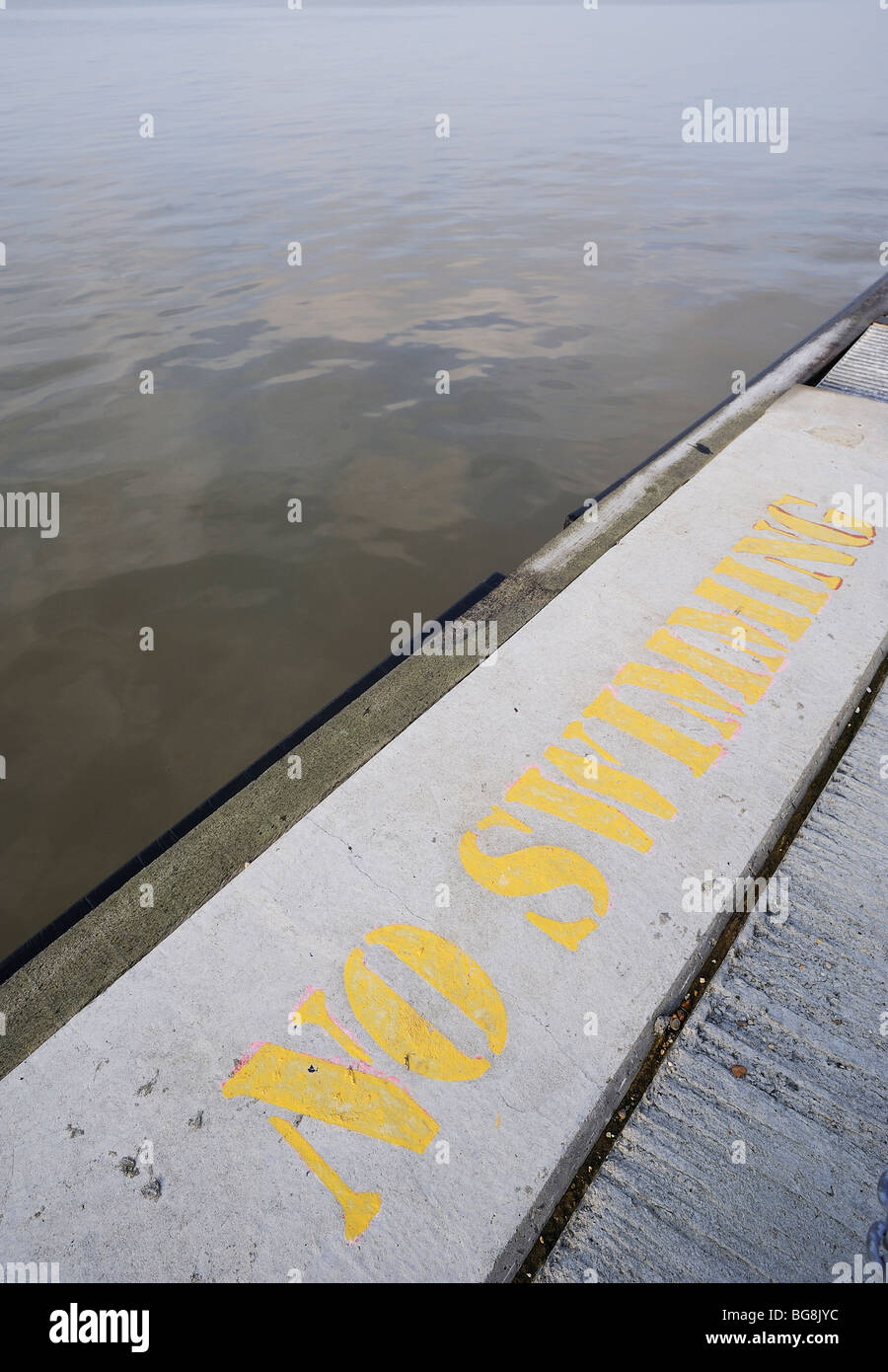 Harbour edge hi-res stock photography and images - Alamy