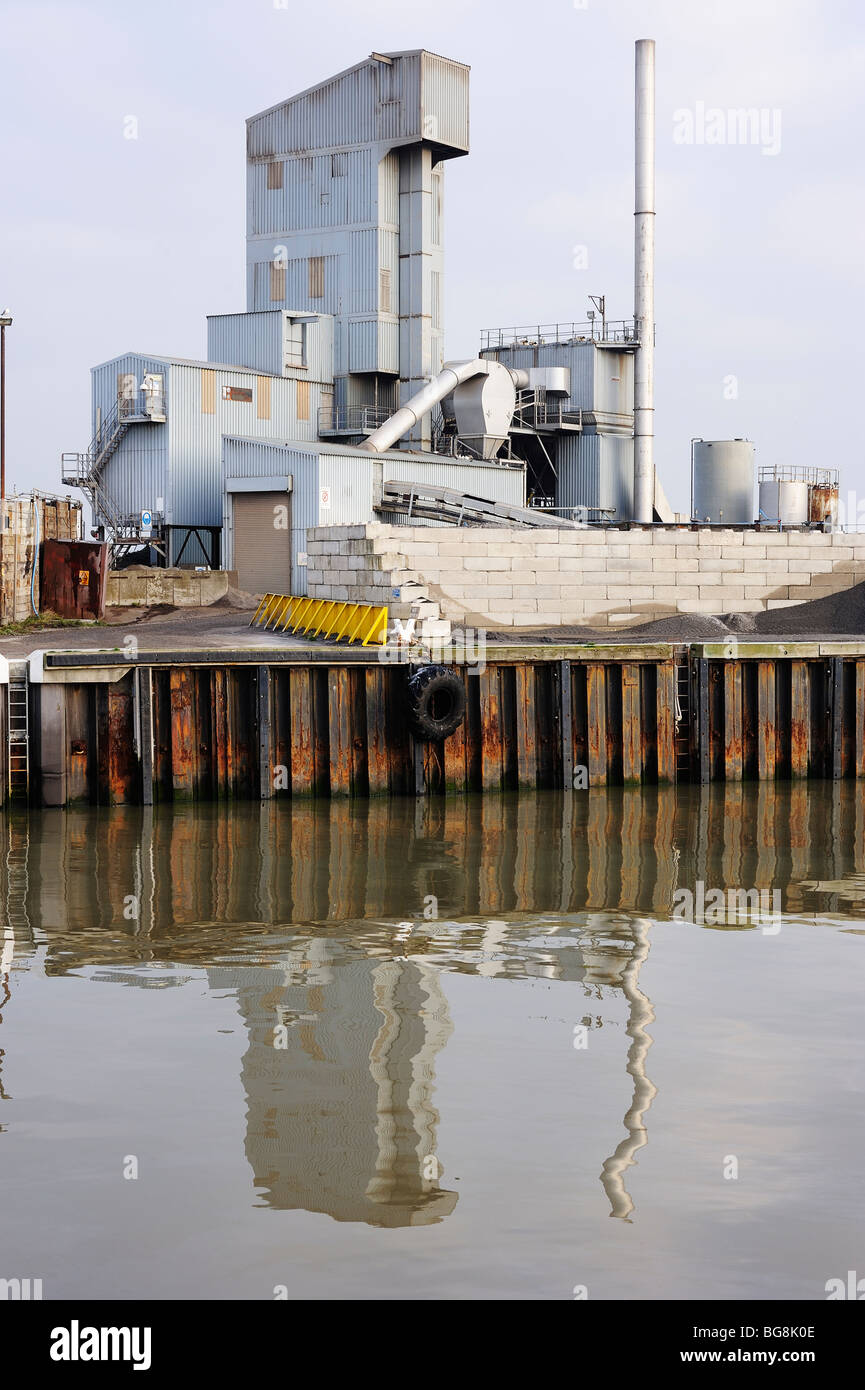 Brett aggregates processing works Whitstable Stock Photo - Alamy