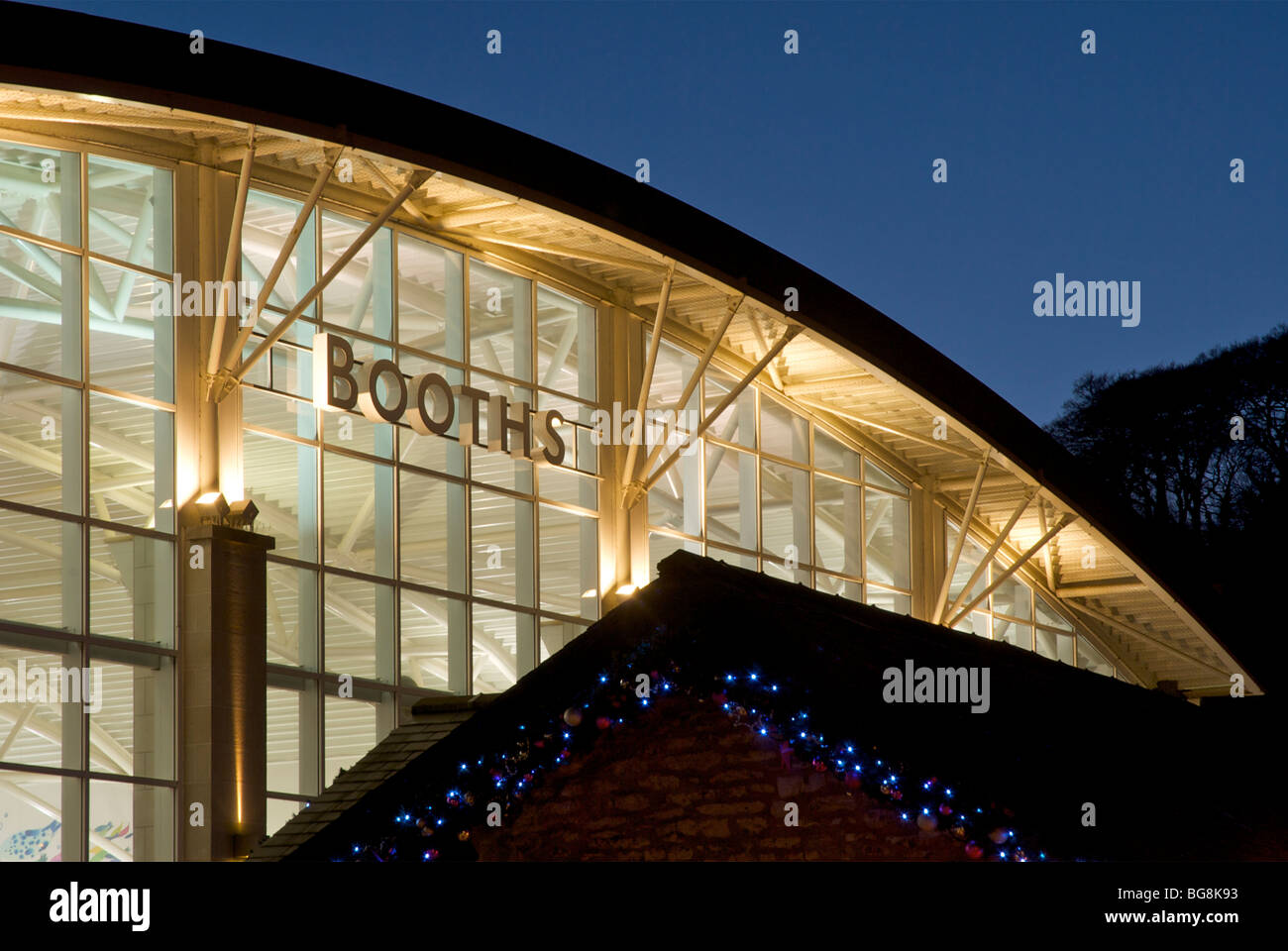 Supermarket Facade High Resolution Stock Photography and Images - Alamy