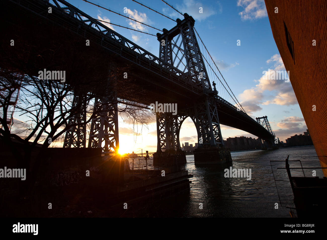 Sunset at the Williamsburg Bridge in New York City Stock Photo - Alamy