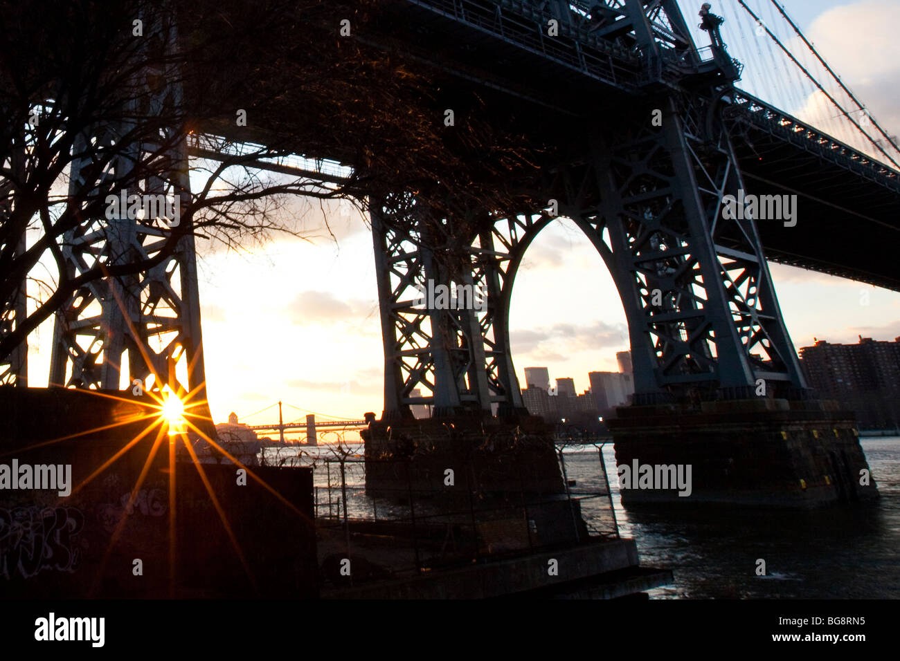 Sunset at the Williamsburg Bridge in New York City Stock Photo - Alamy