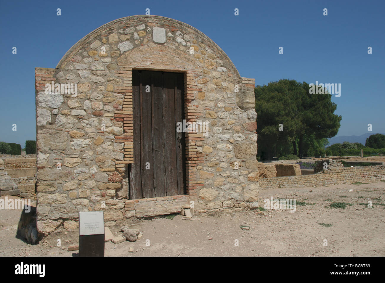 Shed ruins hi-res stock photography and images - Alamy