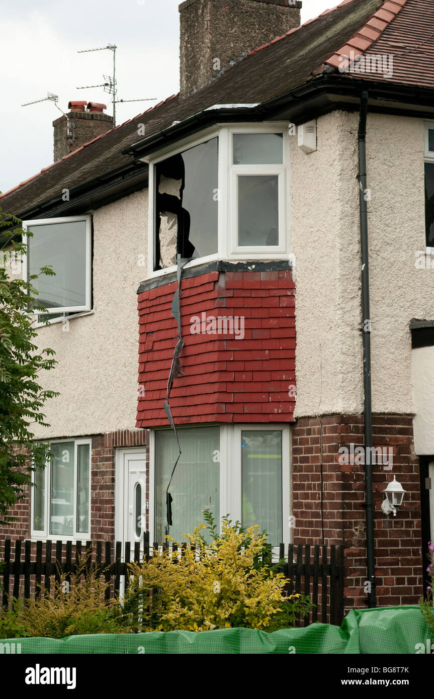 Smashed window house hi-res stock photography and images - Alamy