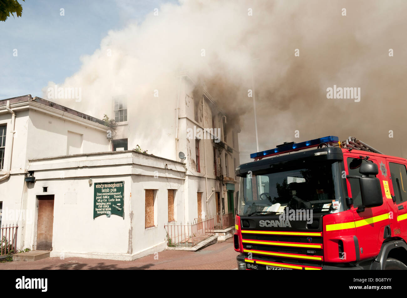 Fire engine at pub on fire with lots of smoke Stock Photo - Alamy