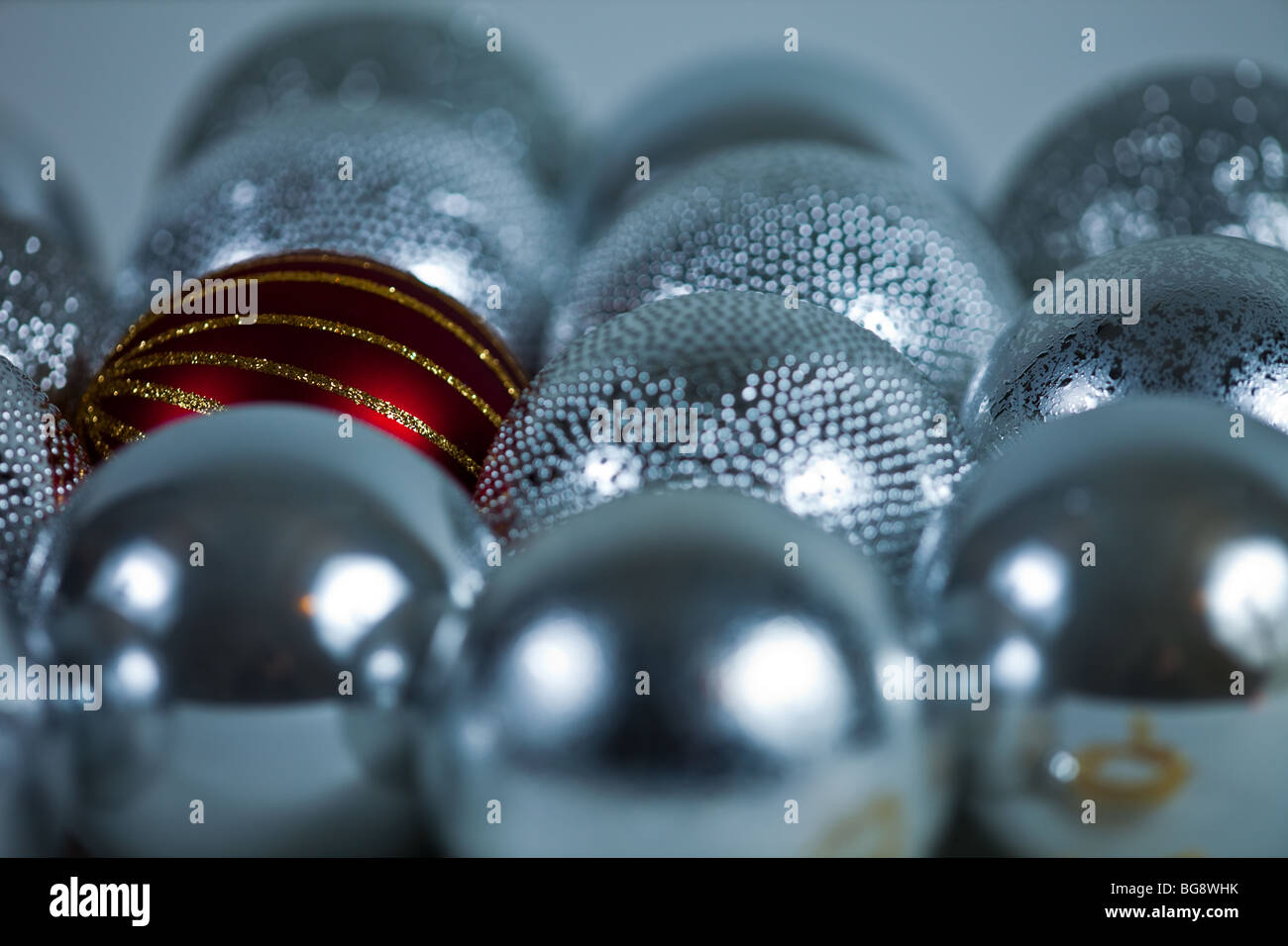 Silver christmas decoration one hi-res stock photography and images - Alamy