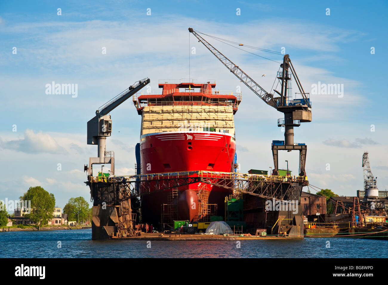 Shipyard with cranes and dry dock, Gdansk, Poland | Werft Danzig, Polen ...