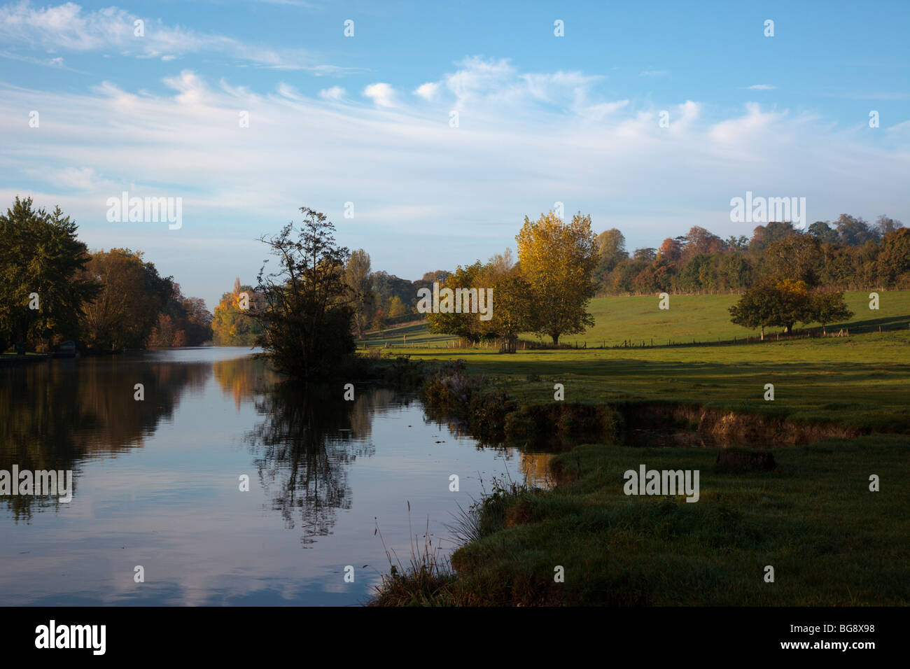 The River Thames at Shiplake Lock Oxfordshire England UK Stock Photo ...