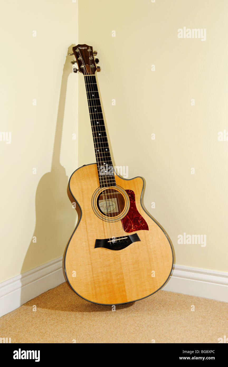 An electro acoustic guitar Stock Photo - Alamy