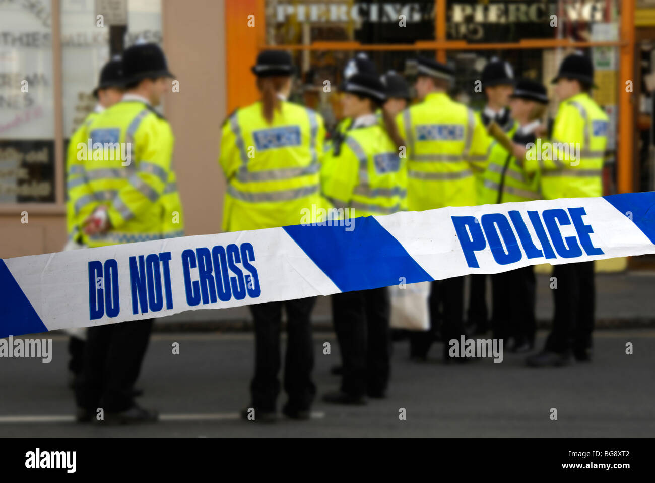 Police behind hi-res stock photography and images - Alamy