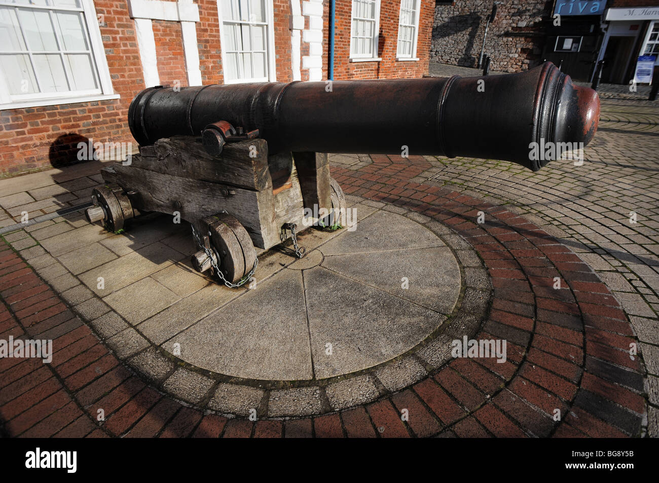 Cannon outside the Customs House on Exeter Quay Stock Photo - Alamy